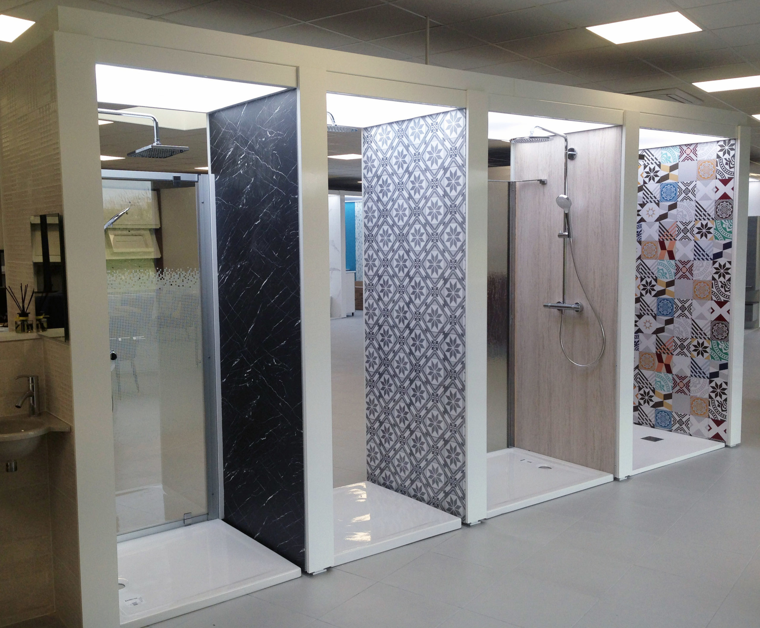 Salle d'exposition Carrelage & Sanitaire - Présentoir sanitaire